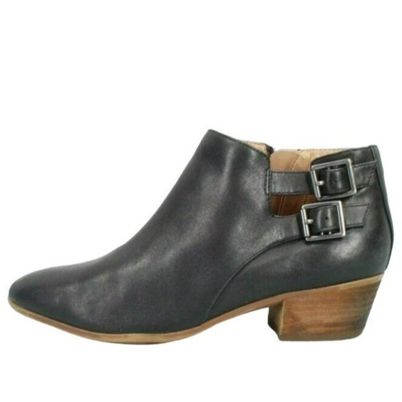 Clarks | Shoes | Clarks Artisan Black Leather Side Zipper Ankle Boots ...